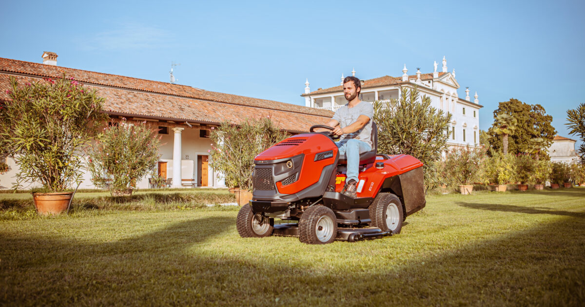 RTX122 Lawn Tractor | Snapper